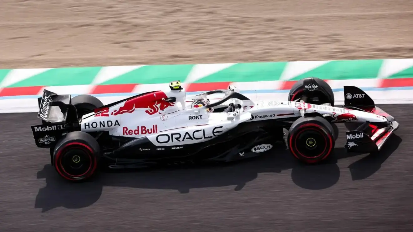 Red Bull Racing RB21 No.22 Japanese GP 2025 Yuki Tsunoda in 1:18 scale w/pit board by Spark