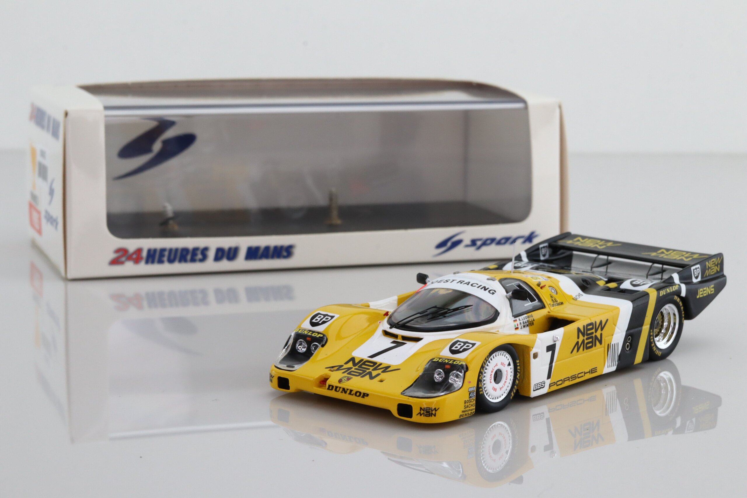 Porsche 956B No.7 Winner 24H Le Mans 1985 in 1:43 scale by Spark