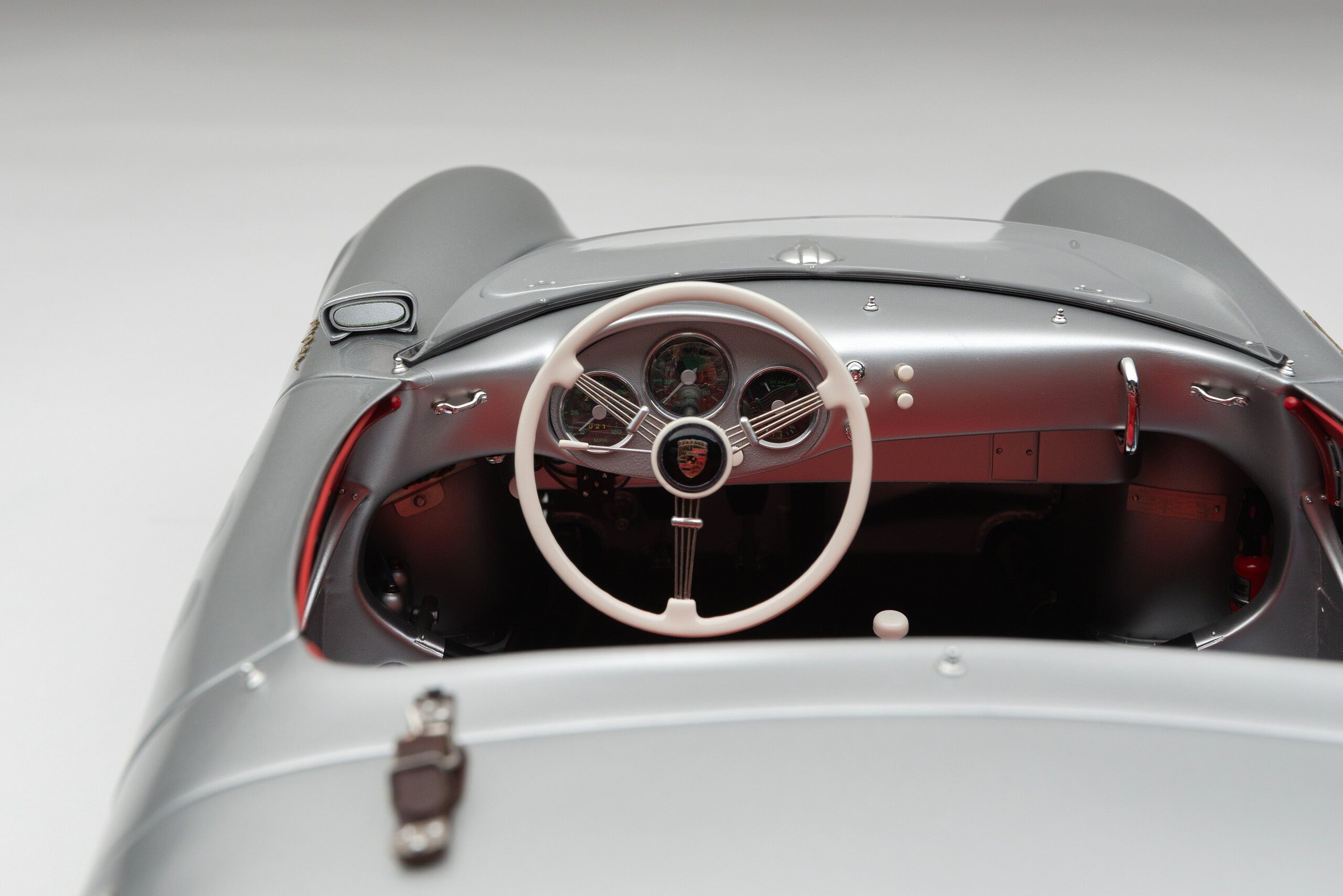 Porsche 550RS Spyder Little Bastard w/ James Dean Figure in 1:8 scale ...