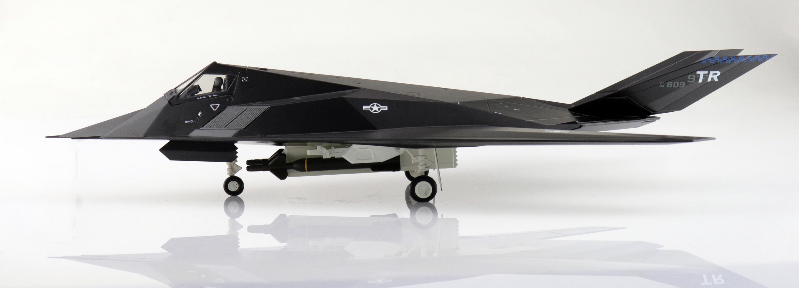 Stealth Fighter F-117A Nighthawk 84-0809 USAF in 1:72 scale by Hobby Master