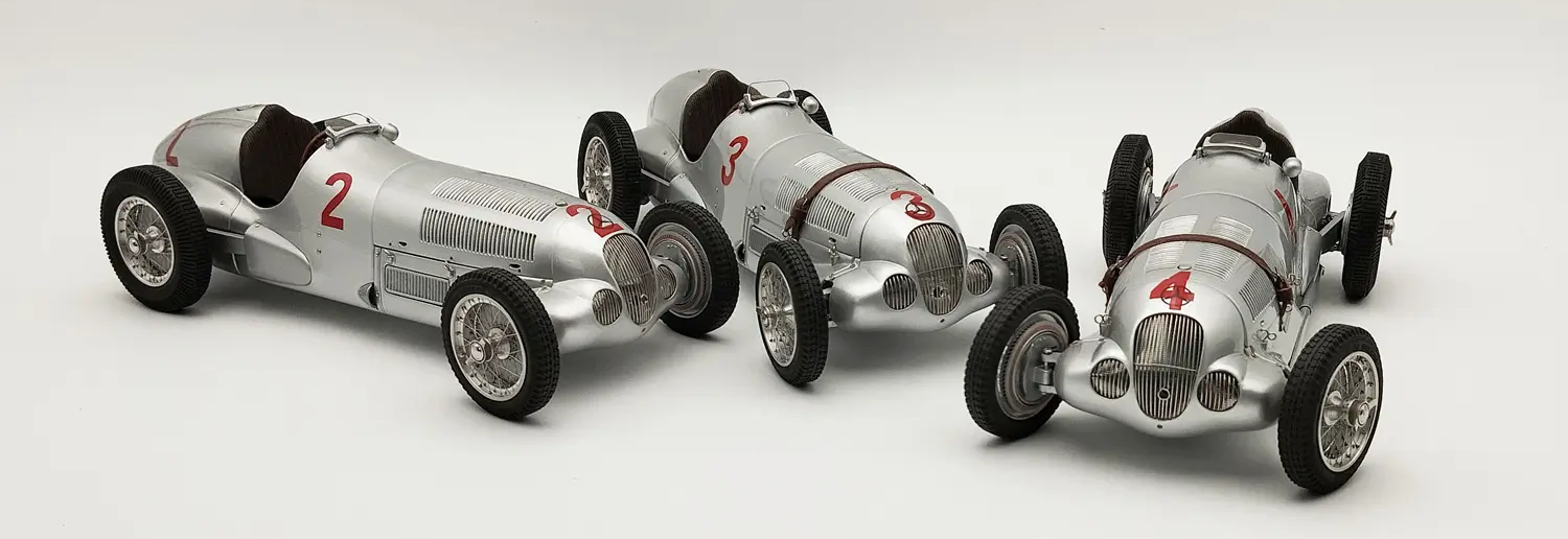 Bundle Mercedes-Benz Silver Arrow W125, including showcase in 1:18 ...