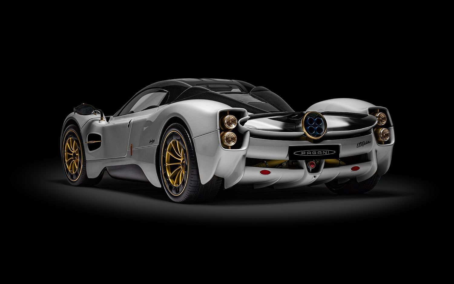 Pagani Utopia Coupé Bianco Perla 1:8 Scale Kit by Pocher