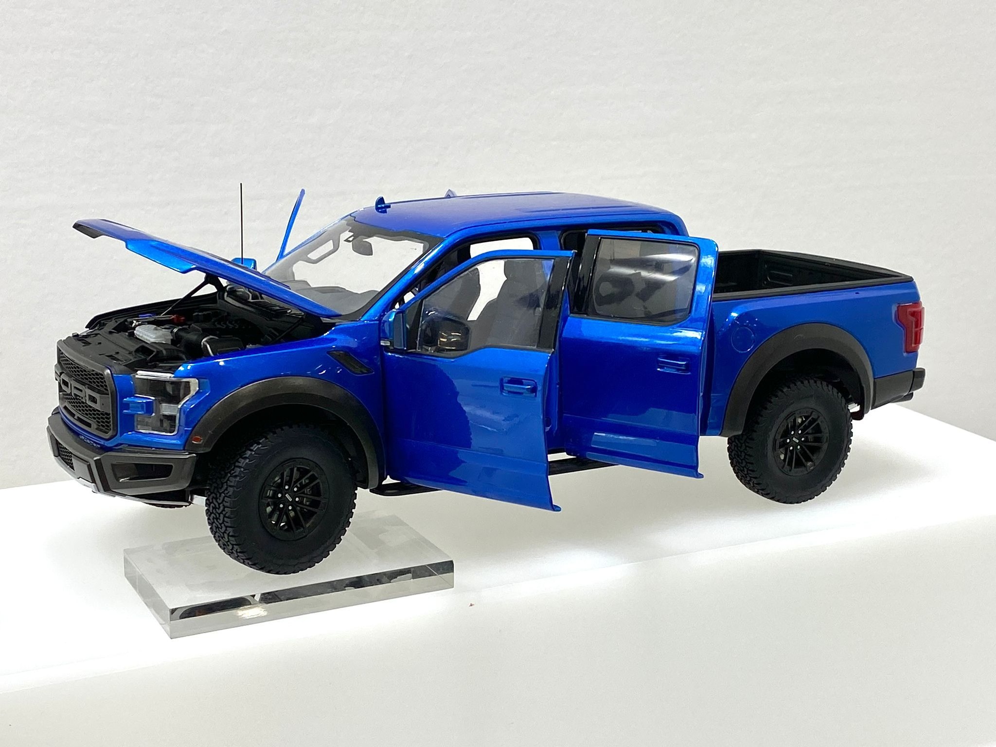 2019 Ford F-150 Raptor Supercrew Velocity Blue in 1:18 scale by AUTOart