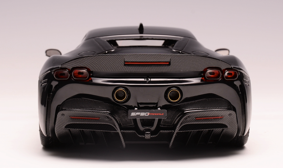 SF90 NOVITEC red/black w/leather base in 1:18 scale by Fine Scale Models