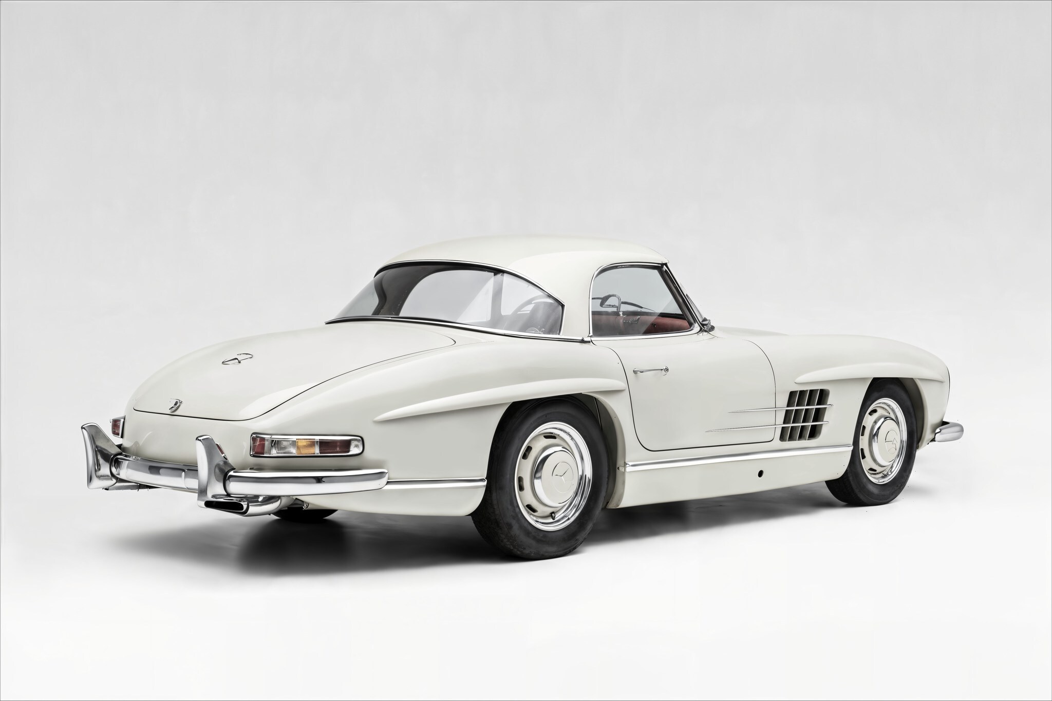 Mercedes-Benz 300 SL W198 Hardtop White in 1:18 scale by CMC