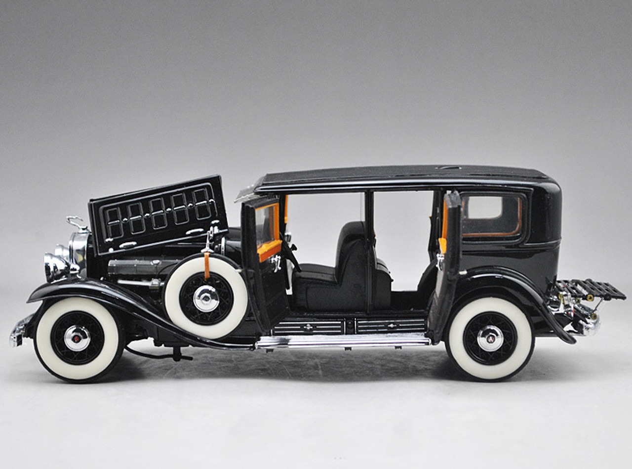 Al Capone's Armored Cadillac Diecast Model Car in 1:24 Scale by the ...