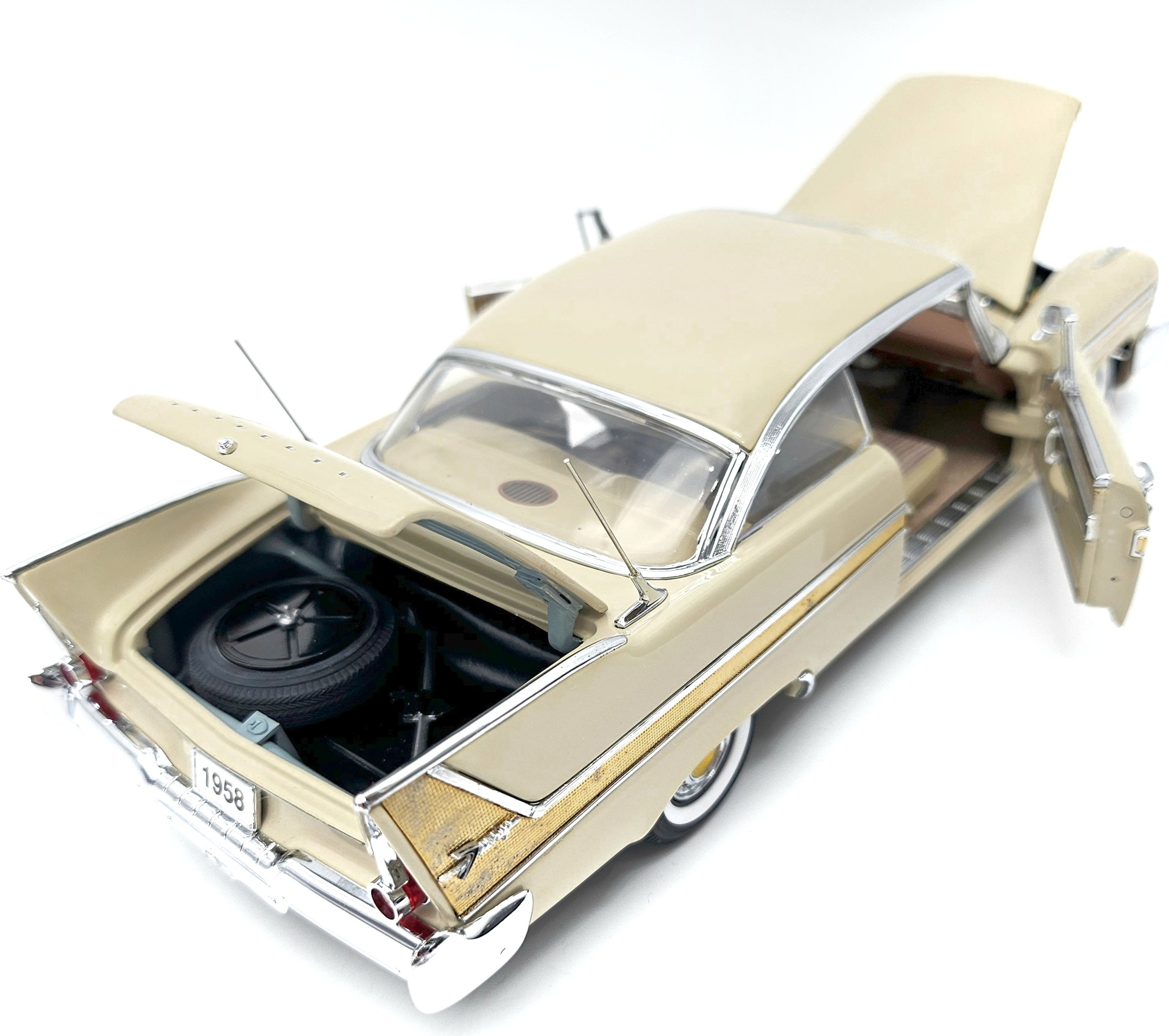 1958 Plymouth Fury Buckskin Beige Hardtop 1:24 scale by Danbury Mint