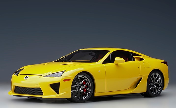 LEXUS LFA PEARL YELLOW in 1:18 scale by AUTOart
