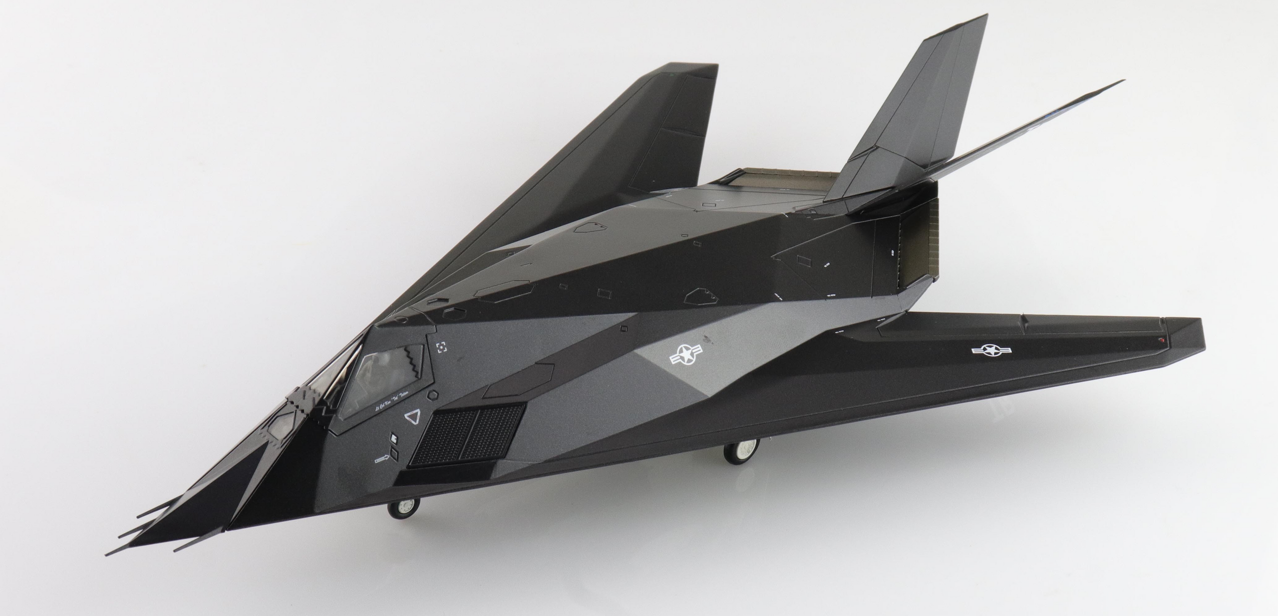 Stealth Fighter F-117A Nighthawk 84-0809 USAF in 1:72 scale by Hobby Master