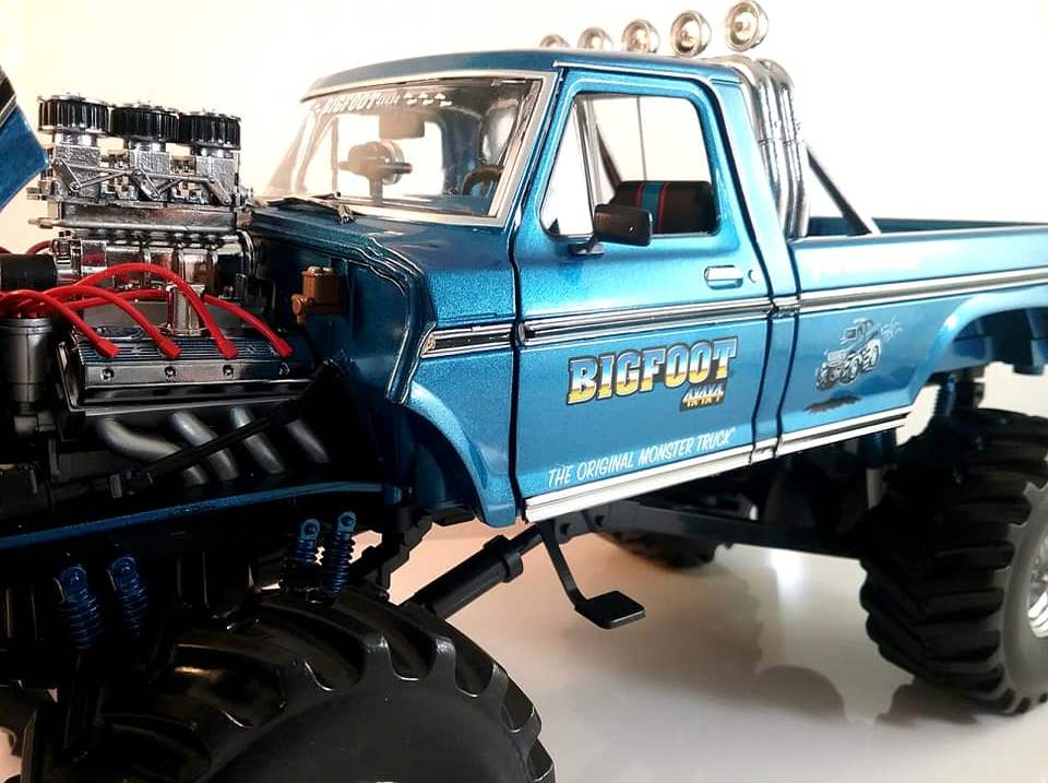 Bigfoot #1 The Original Monster Truck 48 Inch tires 1:18 Diecast w Bob ...