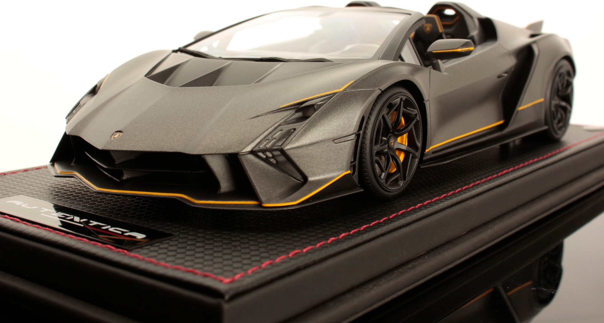 Lamborghini Autentica in 1:18 scale by MR Collection