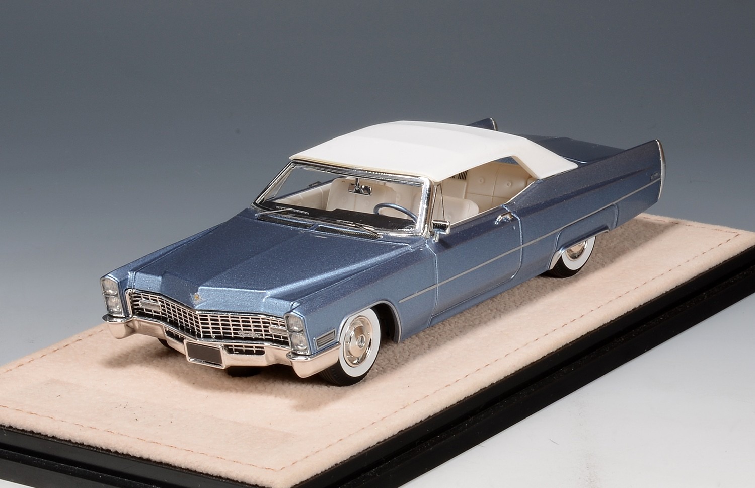 1967 Cadillac de Ville Convertible Closed roof Marina Blue Metallic in ...