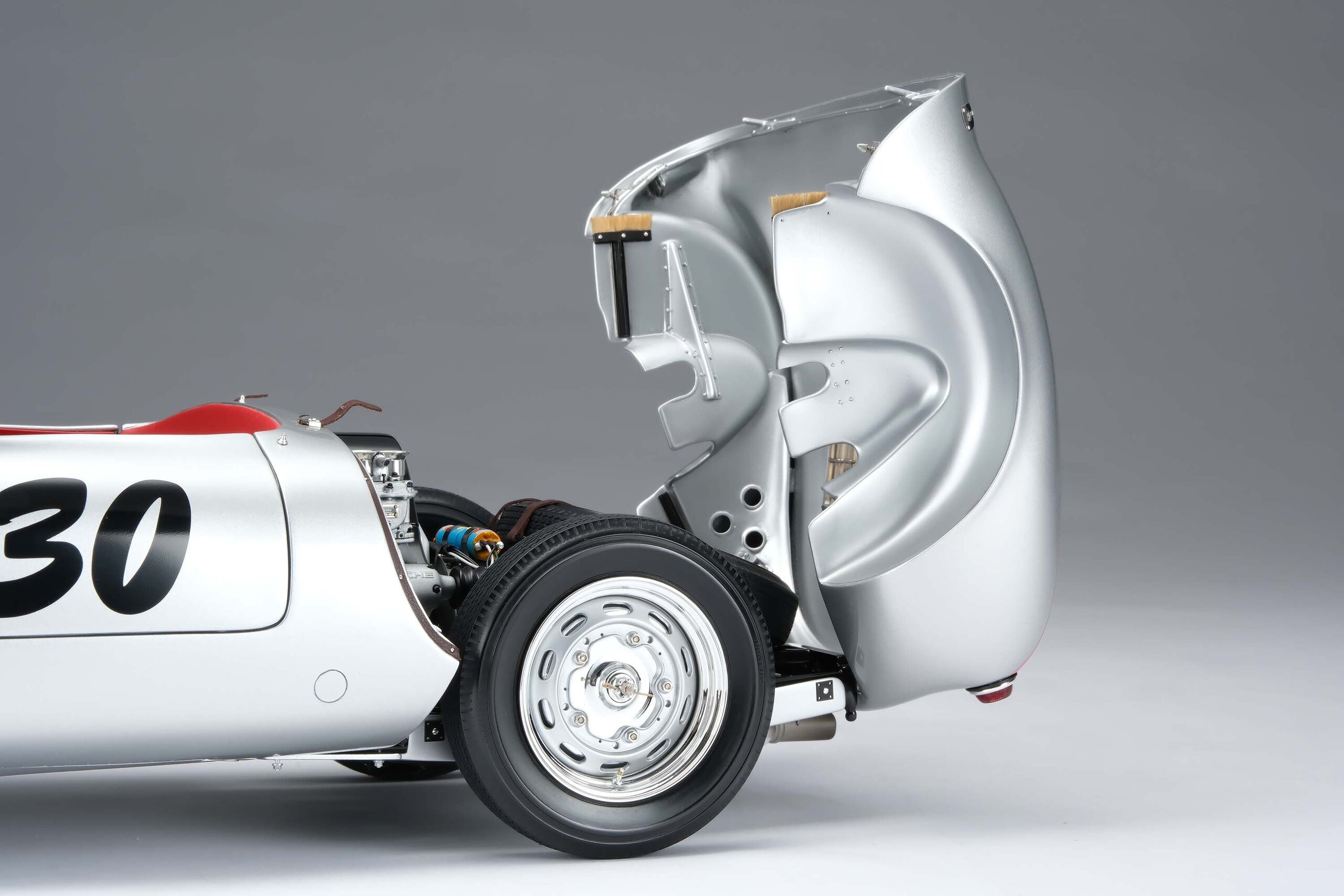 Porsche 550RS Spyder Little Bastard w/ James Dean Figure in 1:8 scale ...
