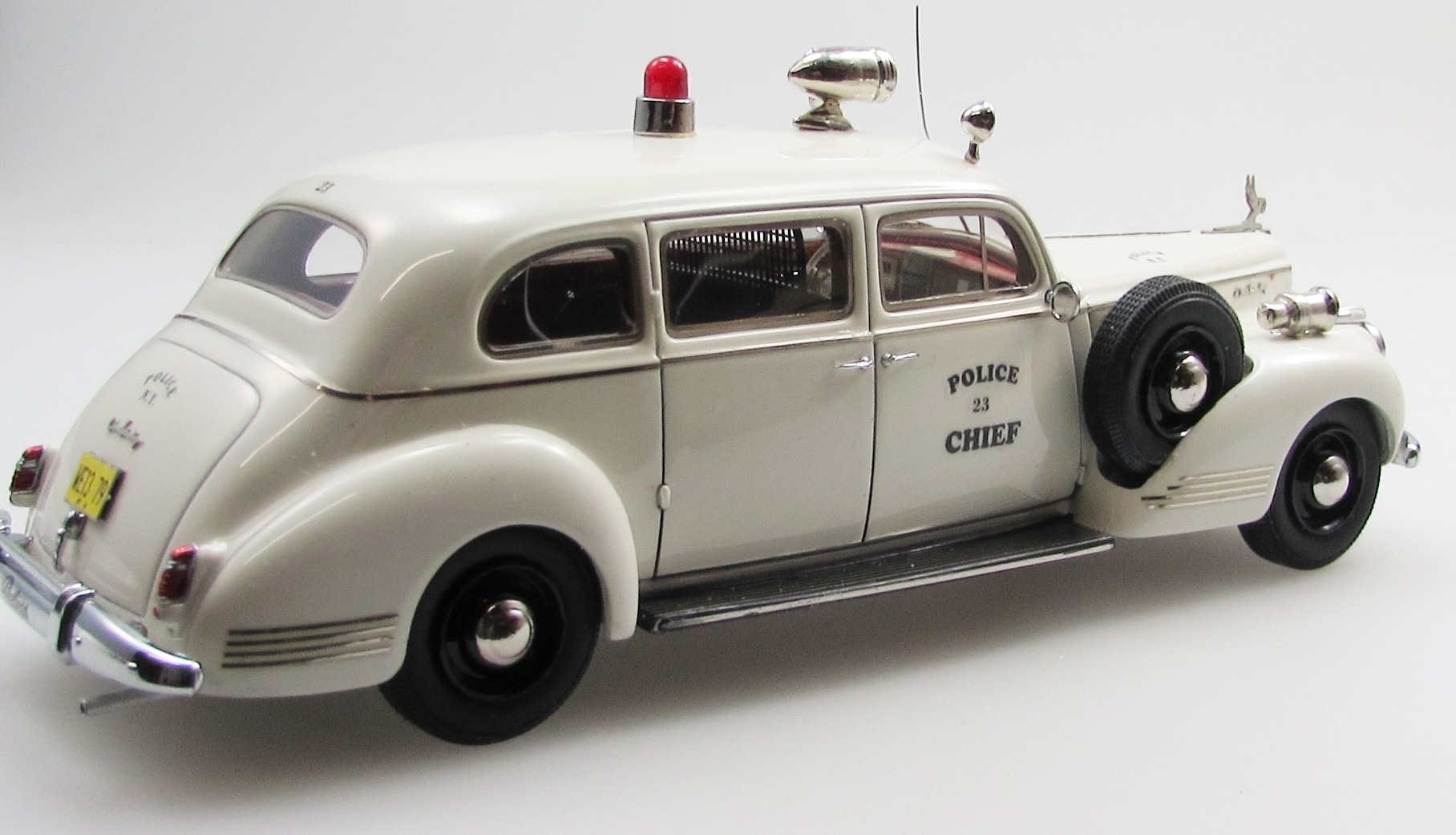 1942 Packard 160 7-seat limousine New York State police white/black in ...