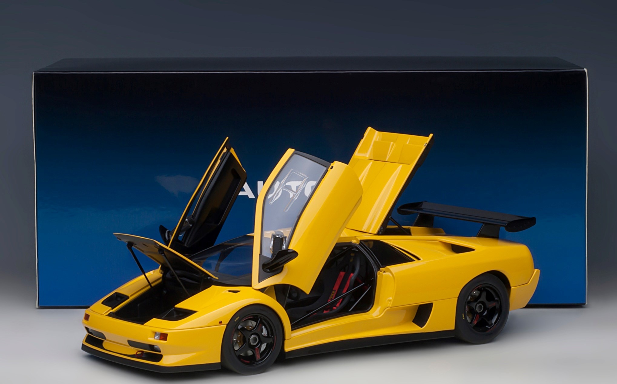 LAMBORGHINI DIABLO SV-R (SUPERFLY YELLOW) in 1:18 scale by AUTOart