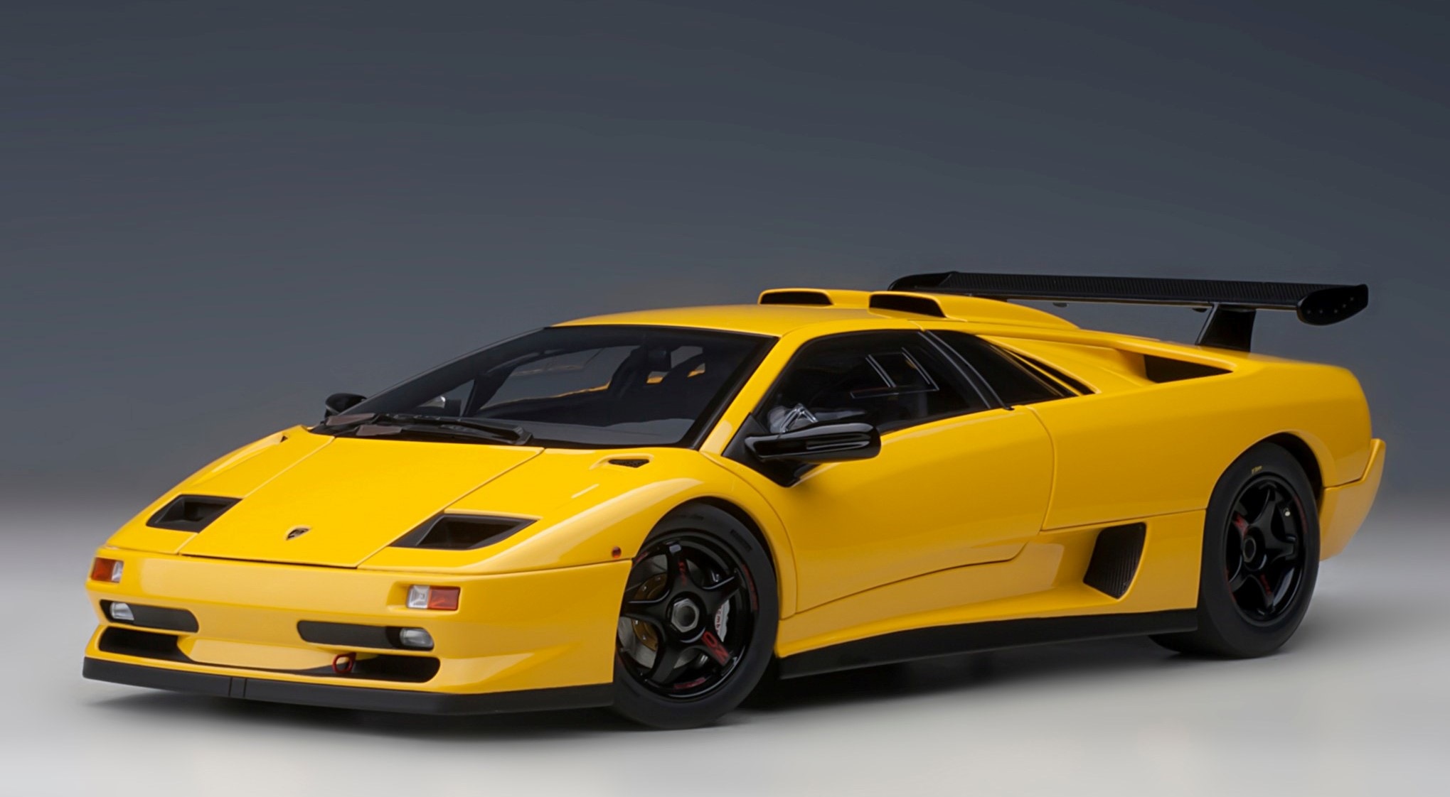 LAMBORGHINI DIABLO SV-R (SUPERFLY YELLOW) in 1:18 scale by AUTOart