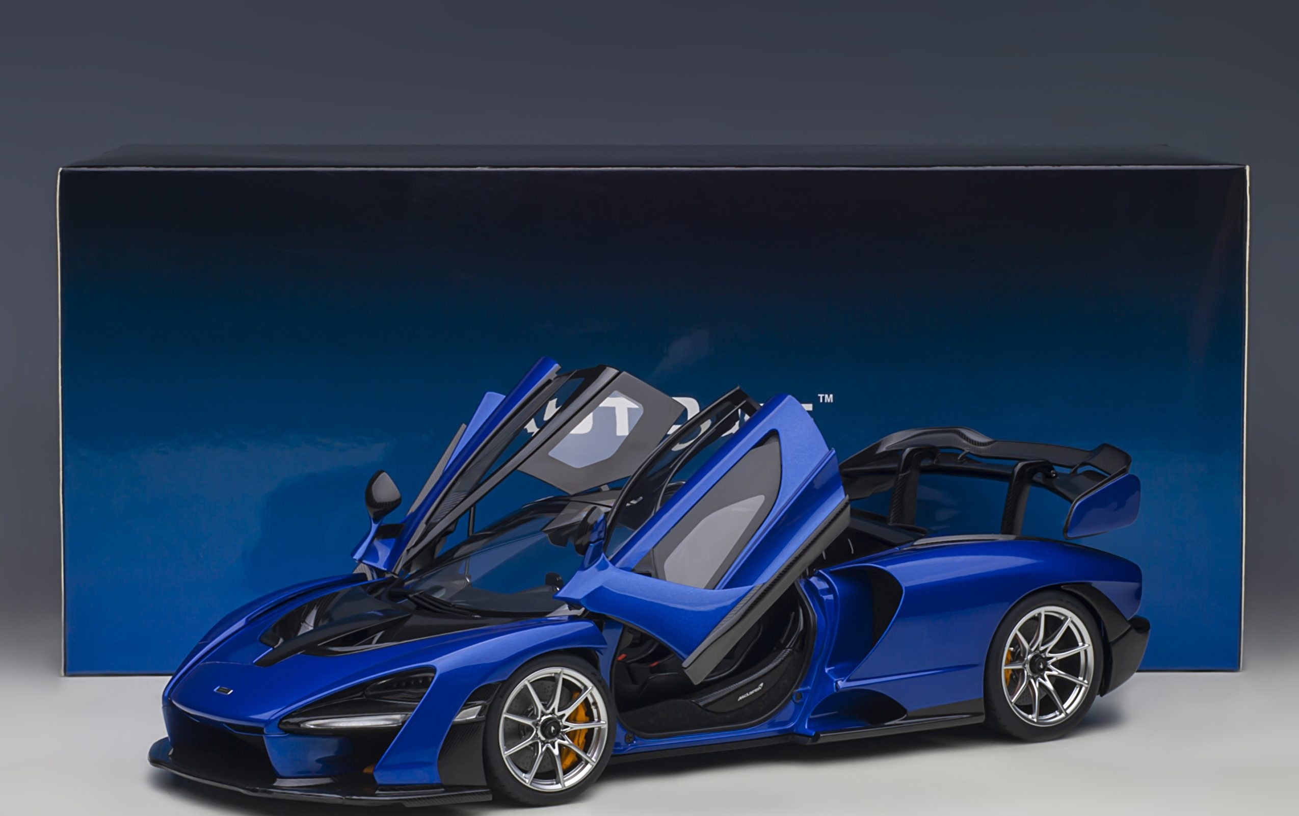 McLaren Senna in Blue (Trophy Kyanos) in 1:18 Scale by AUTOart