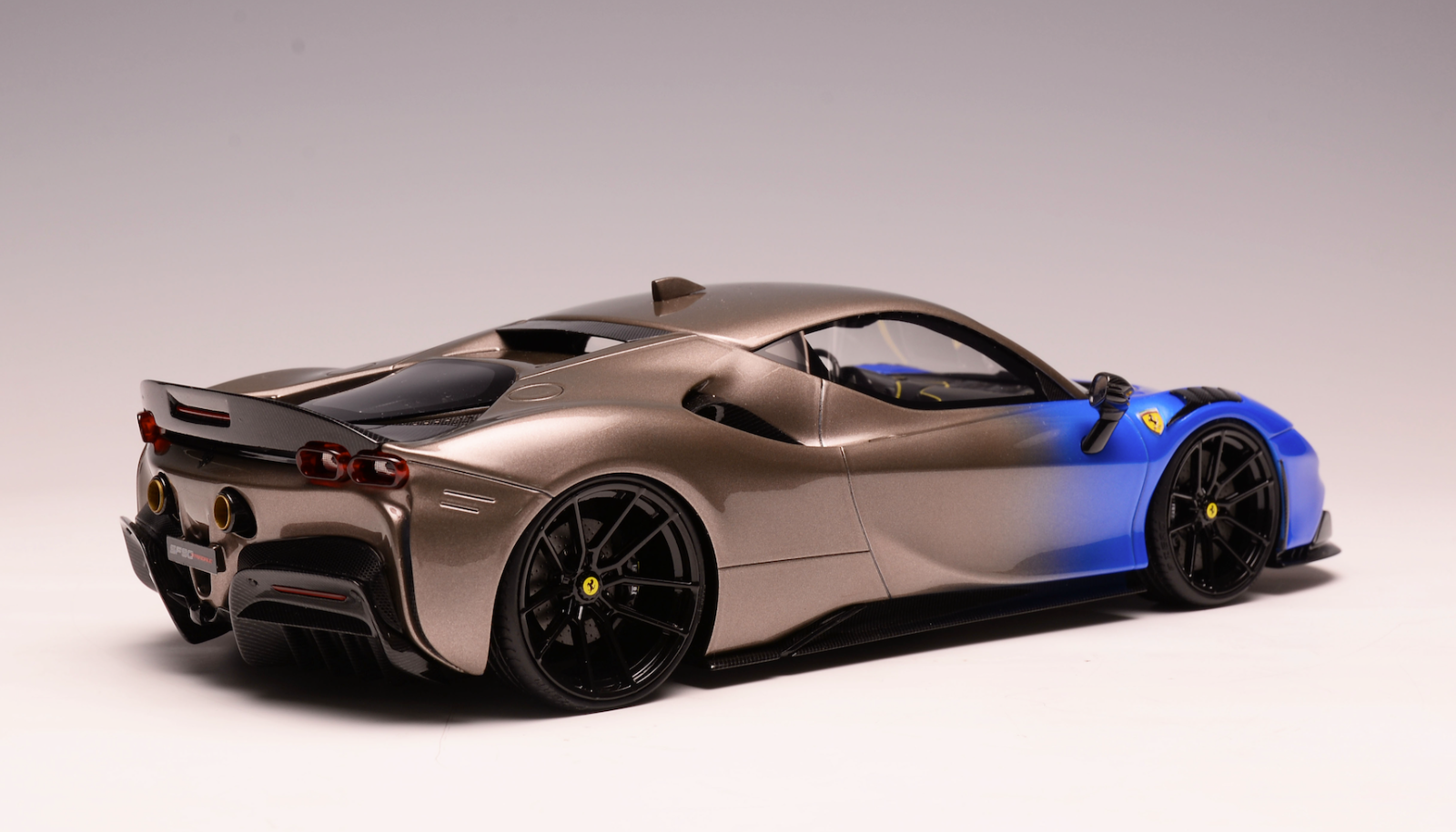 SF90 NOVITEC BLUE/GREY IN 1:18 SCALE W/ LEATHER BASE by Fine Scale Models