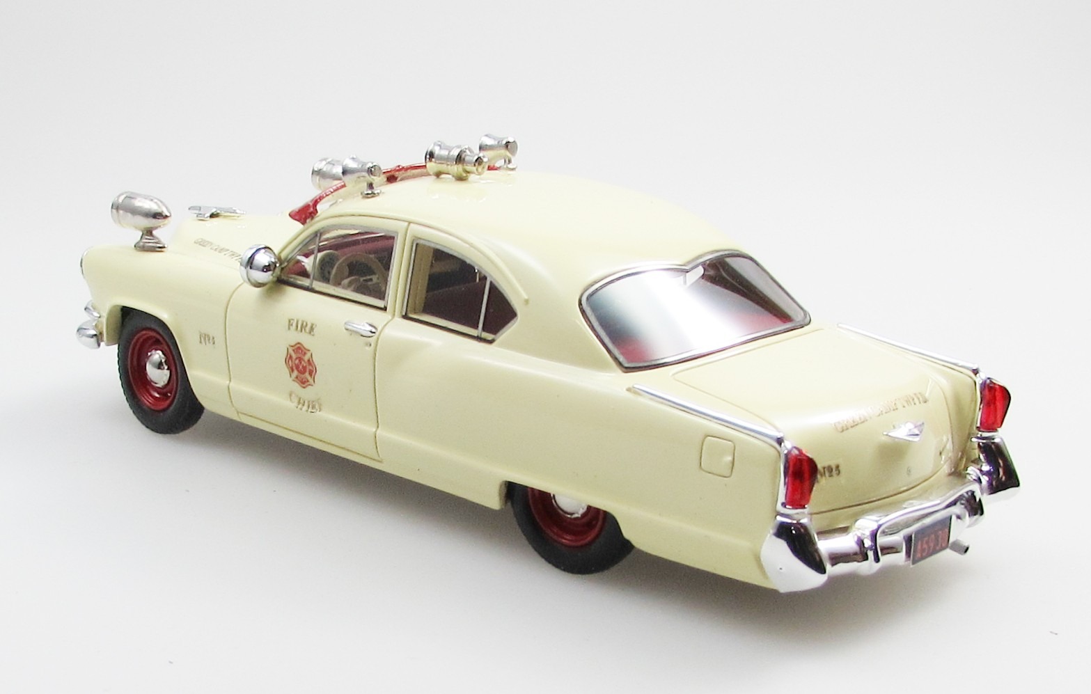 1953 Kaiser Carolina 2 door sedan Fire Chief cream / red in 1:43 scale ...