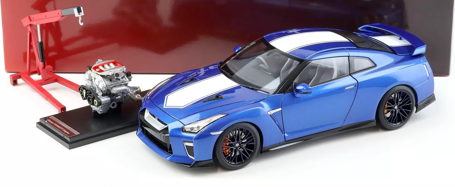Nissan GT-R R35 50th Anniversary Edition Blue w/ Extra Engine in 1:18 ...