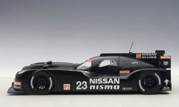 Nissan GT-R LM Nismo Test Car Composite Model in 1:18 Scale by AUTOart ...