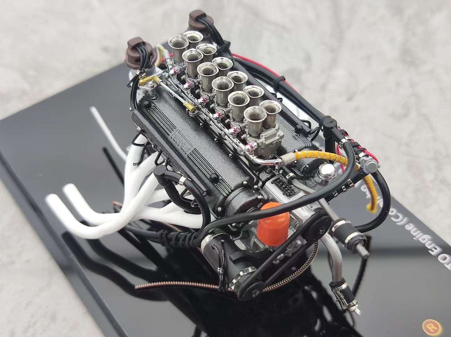 Ferrari 250 GTO Engine in 1:18 scale w/ Showcase by CMC