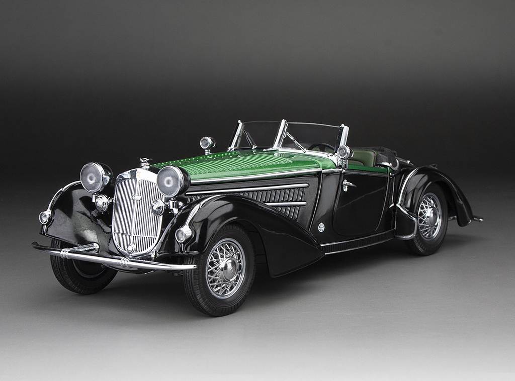 1939 Horch 855 Roadster Black/Dark Green in 1:18 scale by Sun Star
