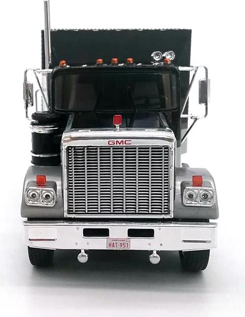 1980 GMC General in 1:43 scale by IXO