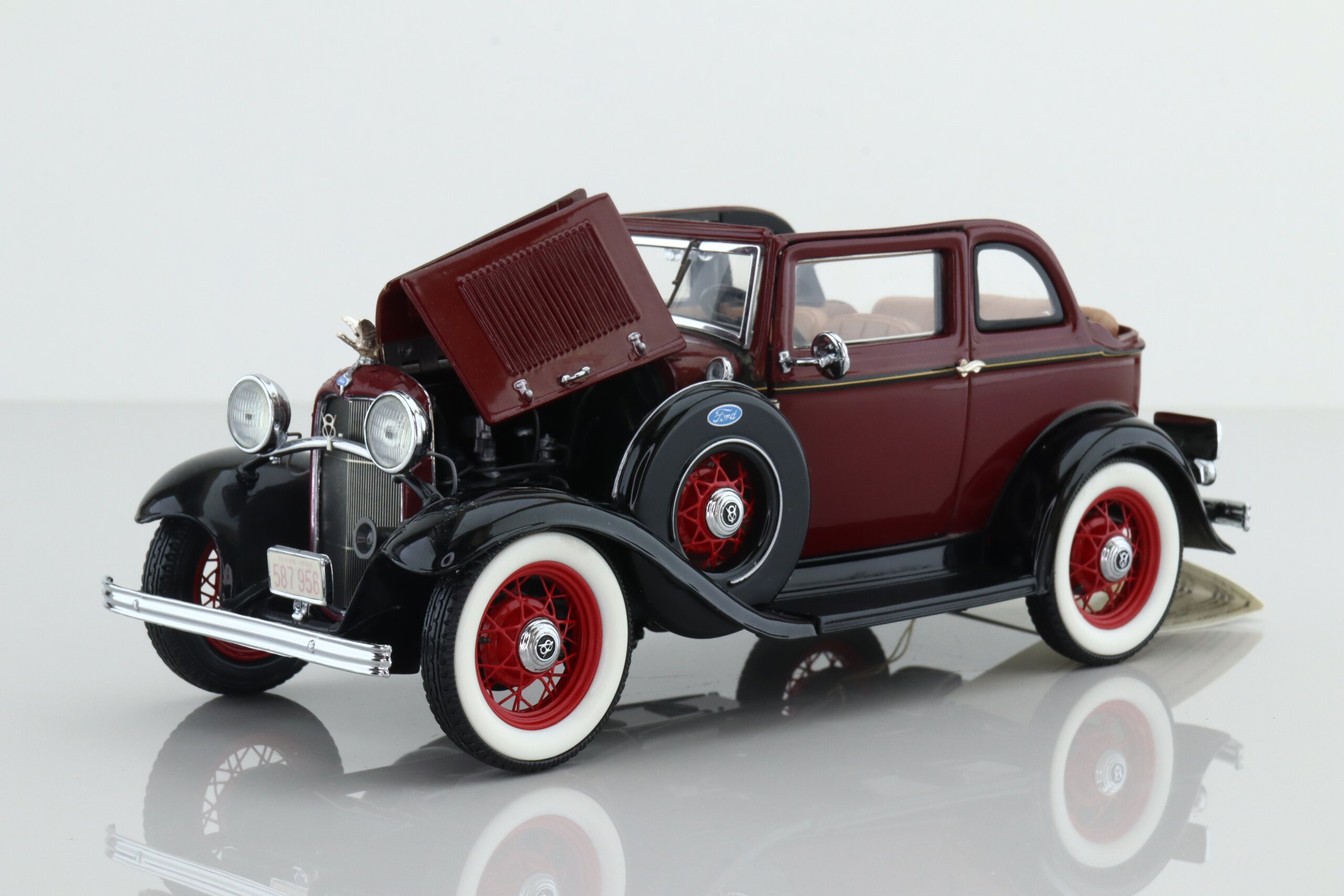 1932 Ford V8 Bonnie & Clyde w/out bullet holes in 1:24 scale by ...