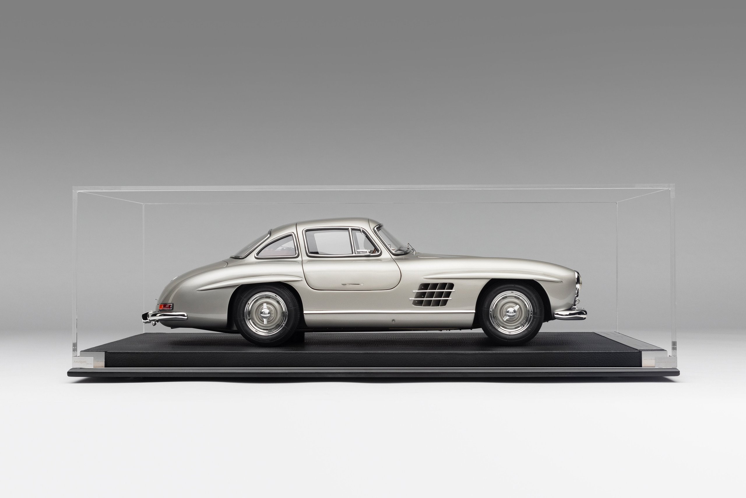 Mercedes Benz 300SL Gullwing in 1:8 scale by Amalgam