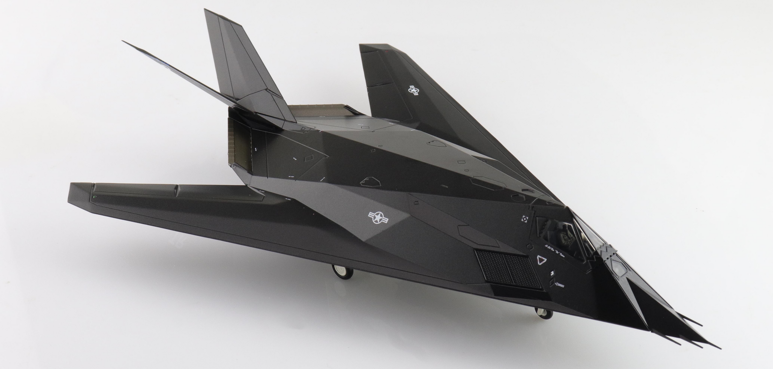 Stealth Fighter F-117A Nighthawk 84-0809 USAF in 1:72 scale by Hobby Master
