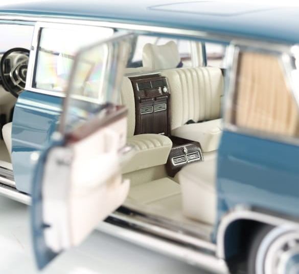 Mercedes-Benz 600 Pullman Blue in 1:18 scale by Fine Scale Models