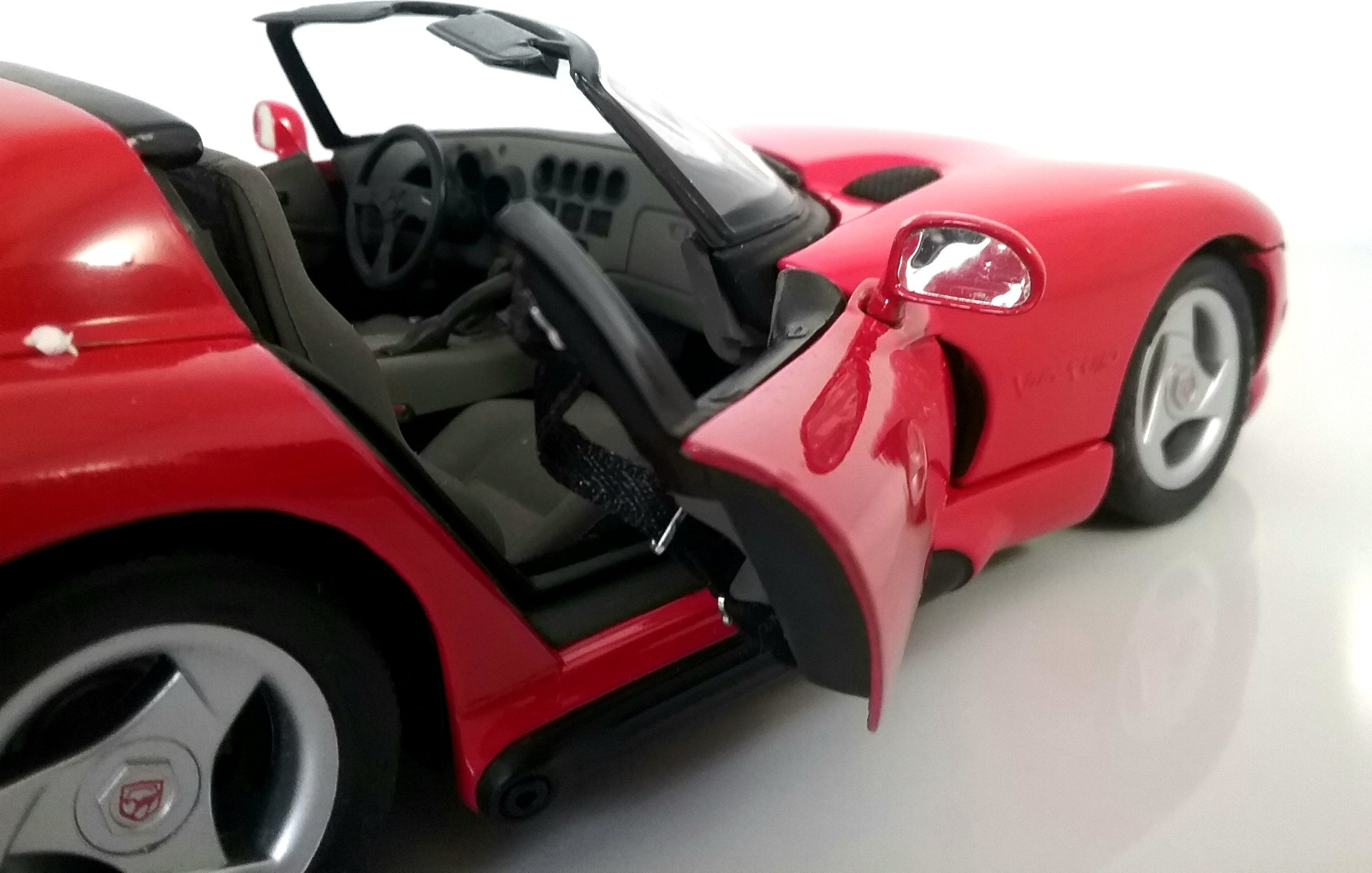 1995 Dodge Viper RT/10 in 1:20 scale by Creative Masters by Mint Models