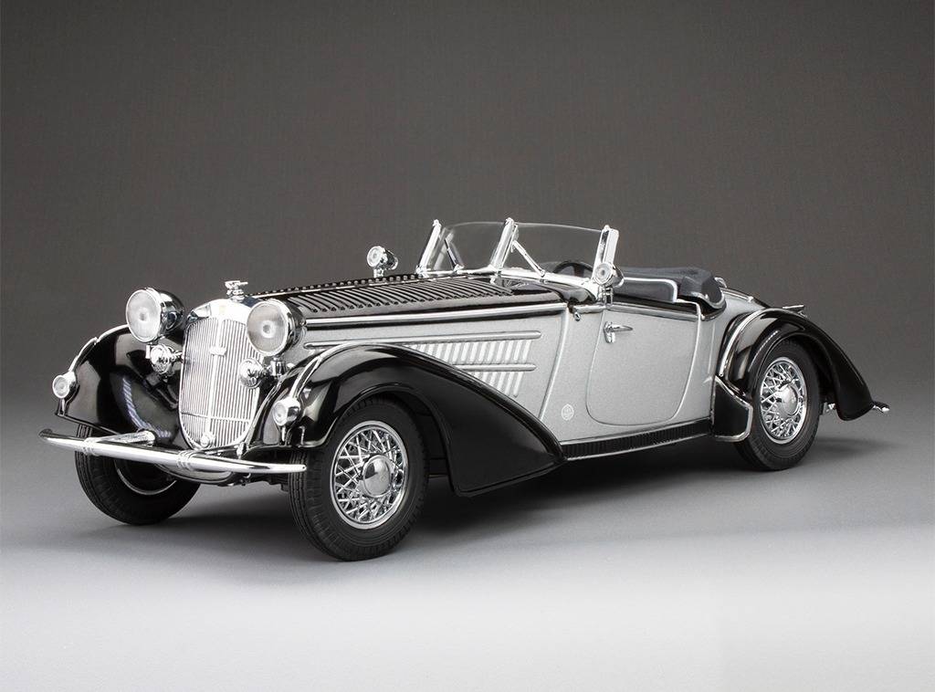 1939 Horch 855 Roadster Black/Silver in 1:18 scale by Sun Star