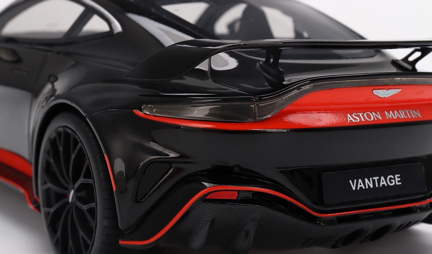 Aston Martin V12 Vantage Jet Black in 1:18 scale by Topspeed