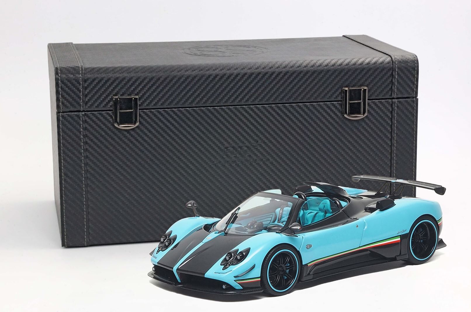 Pagani Zonda Uno Coupe Turquoise and Carbon in 1:18 scale w/ Special ...