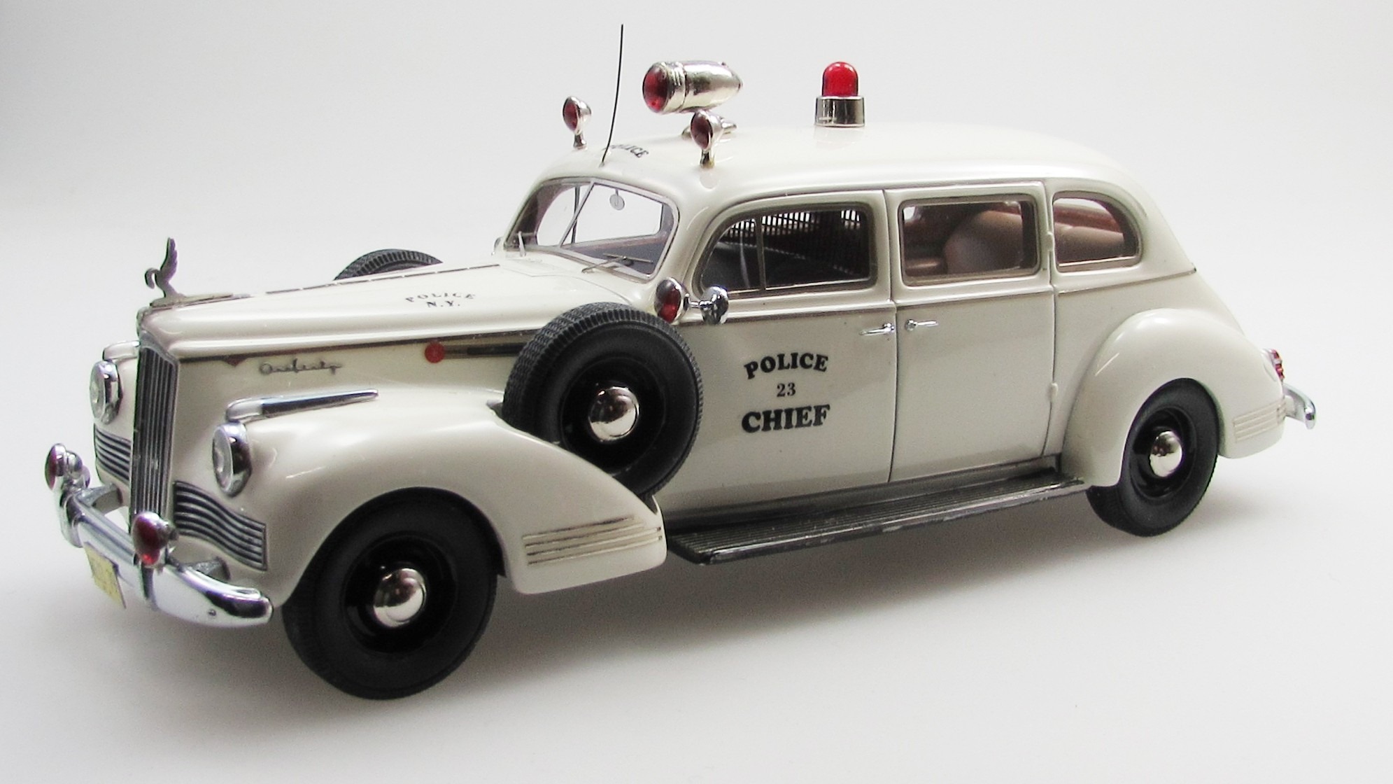 1942 Packard 160 7-seat limousine New York State police white/black in ...