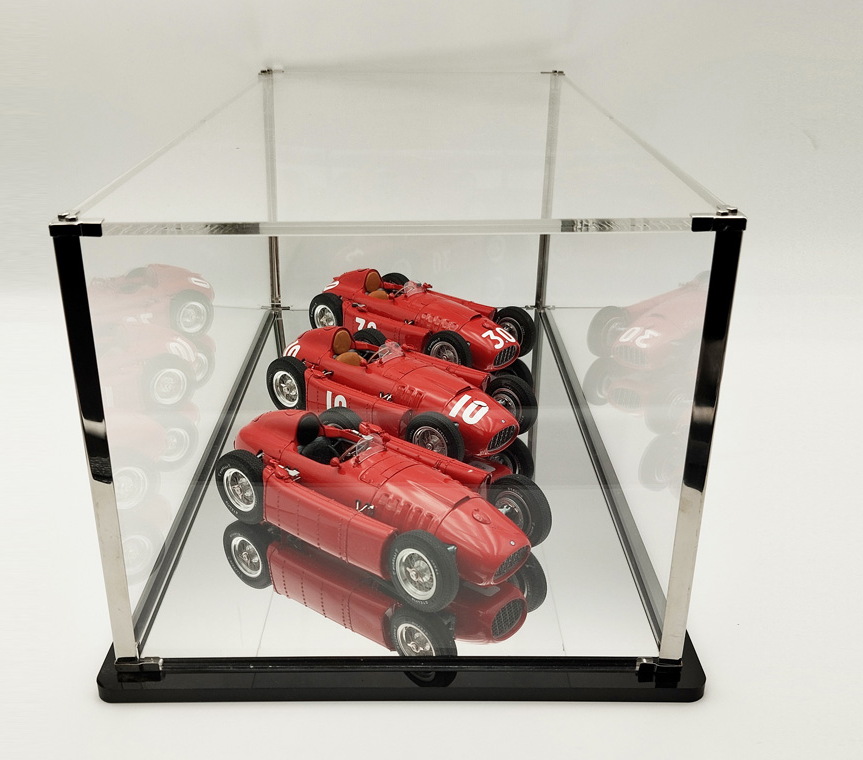 Bundle Lancia D50, including showcase in 1:18 scale by CMC