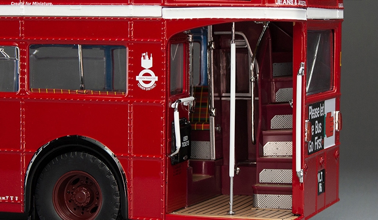 Routemaster Bus RM16-VLT 16 Red in 1:24 scale by Sun Star