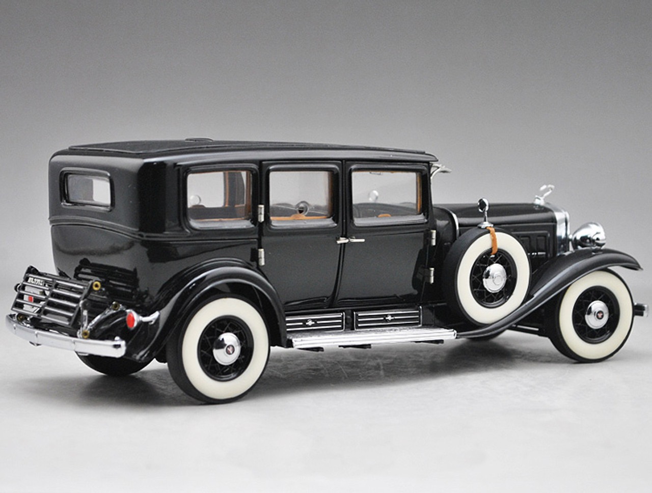 Al Capone's Armored Cadillac Diecast Model Car in 1:24 Scale by the ...