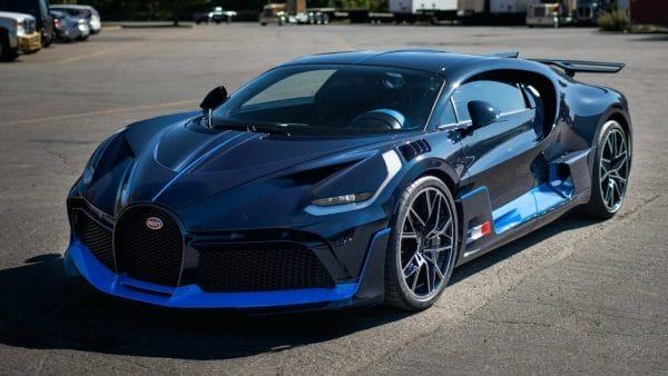 Bugatti Divo Blue Carbon in 1:18 scale by AUTOart
