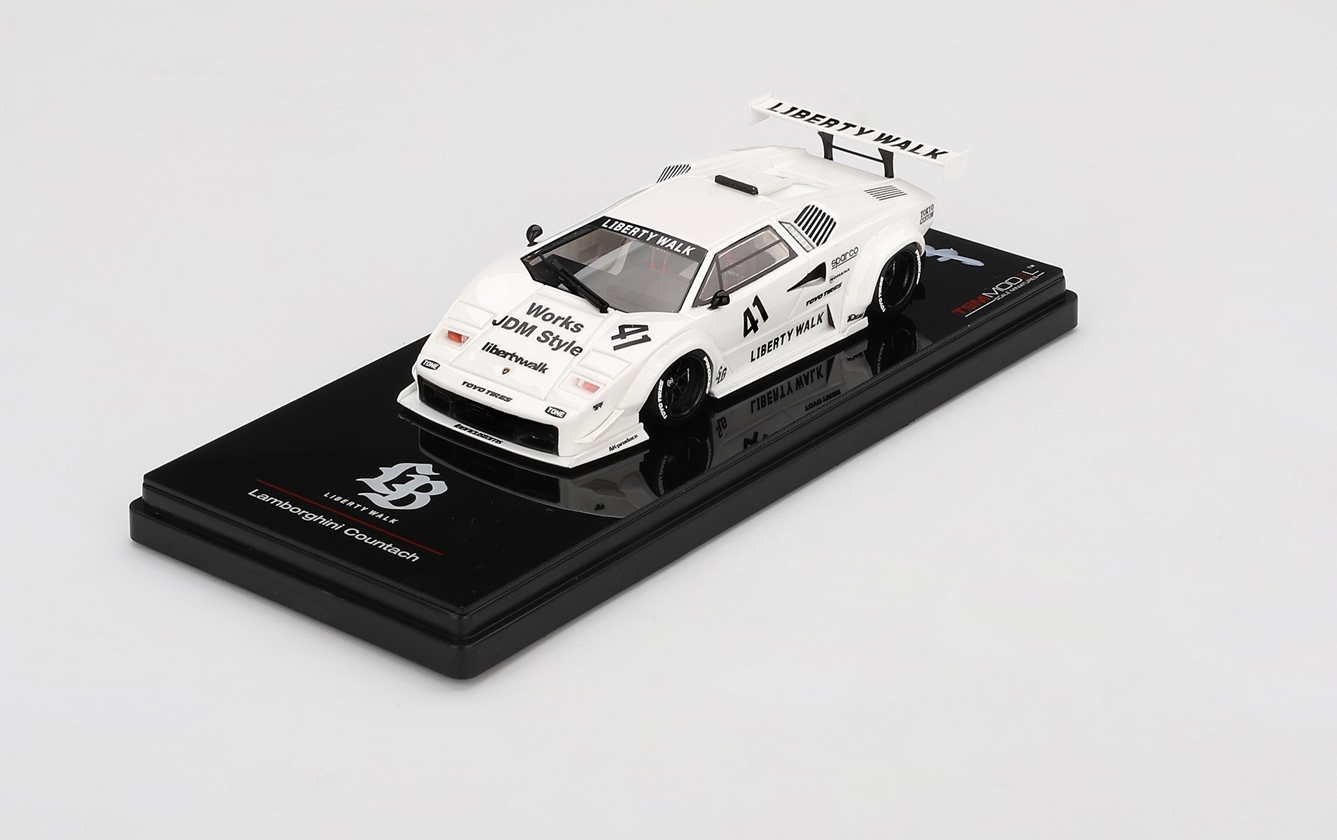 Lamborghini Countach LB-WORKS White 2024 Tokyo Auto Salon in 1:43 scale ...