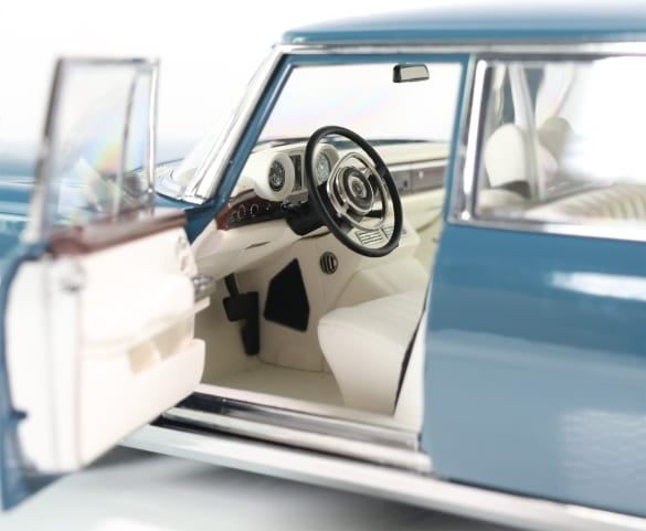Mercedes-Benz 600 Pullman Blue in 1:18 scale by Fine Scale Models