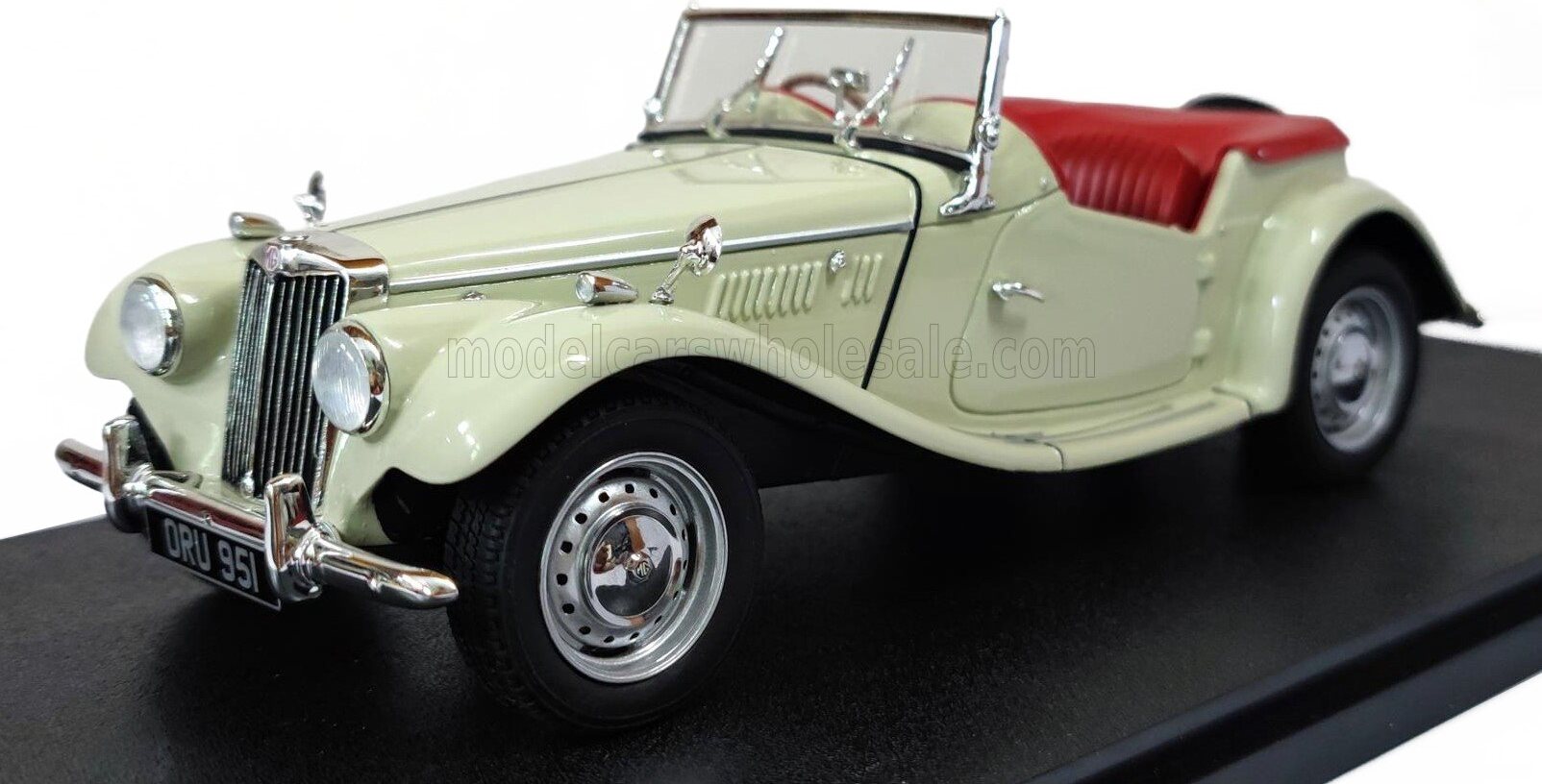 1953 MG TF Cabriolet Open Top White in 1:18 scale by Cult Models