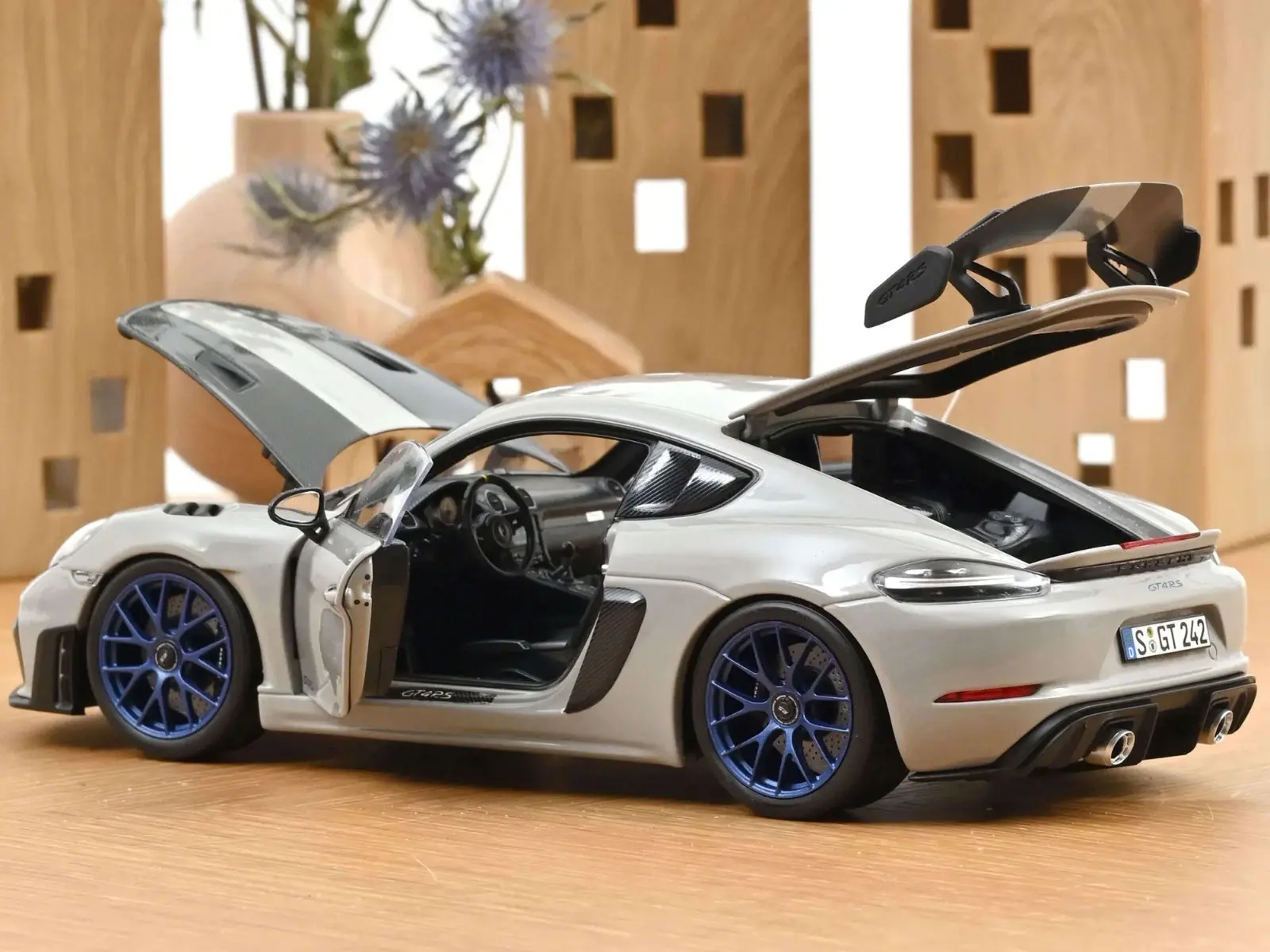2023 Porsche 718 Cayman GT4 RS Weissach Package Chalk White in 1:18 ...