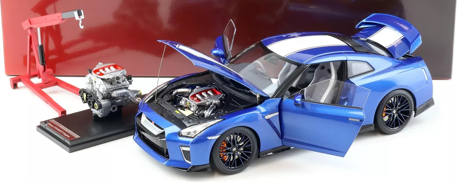 Nissan GT-R R35 50th Anniversary Edition Blue w/ Extra Engine in 1:18 ...