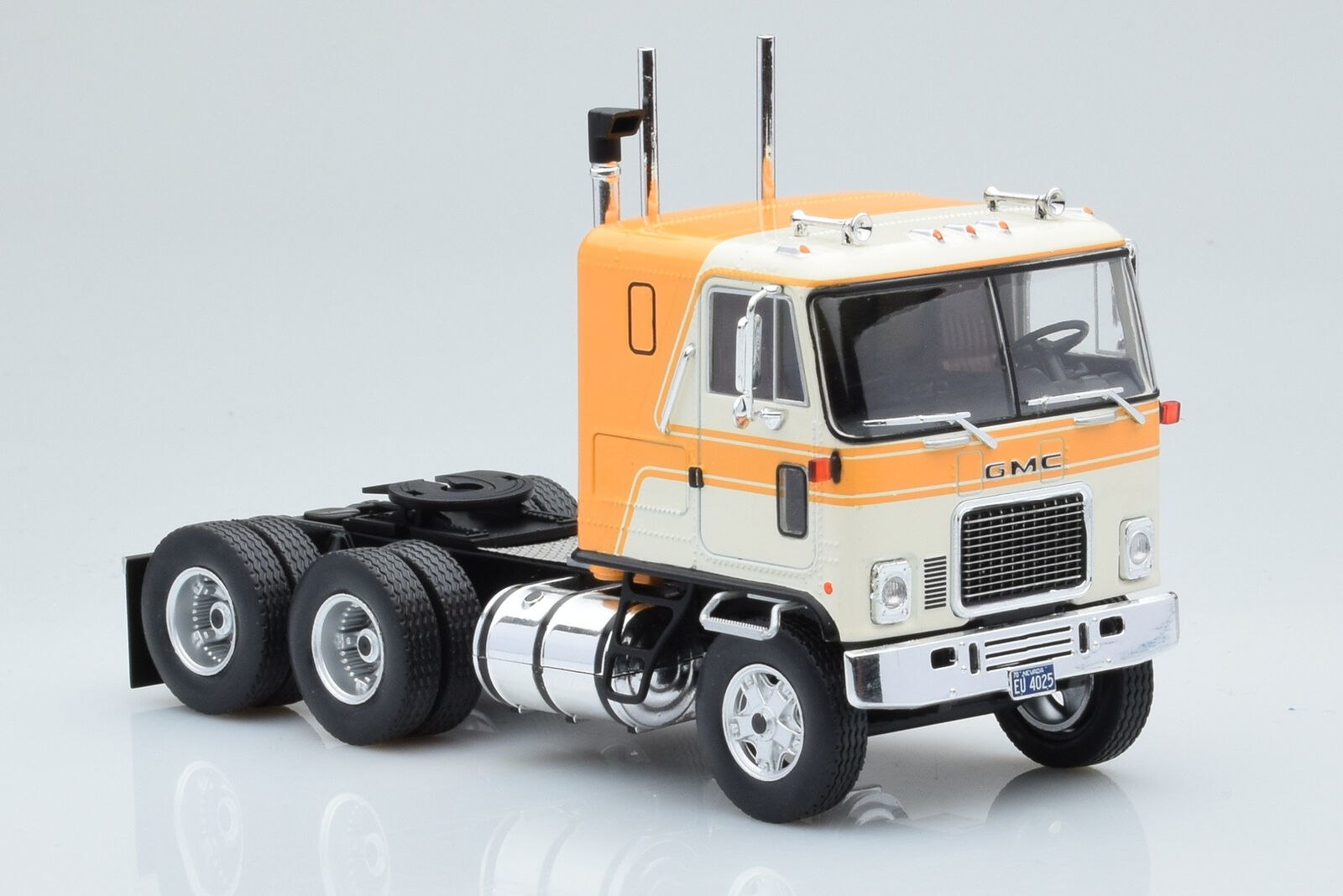 1970 GMC Astro 95 Truck Cab in 1:43 scale by IXO