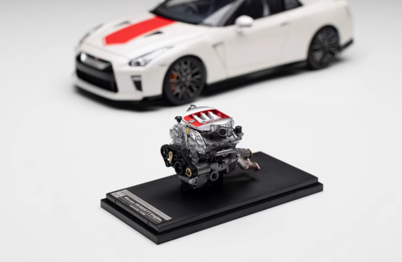 Nissan GT-R R35 50th Anniversary Edition White w/ Extra Engine in 1:18 ...