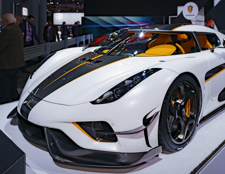Koenigsegg Regera GHOST PACKAGE in CRYSTAL WHITE 1:18 Scale by AUTOart ...