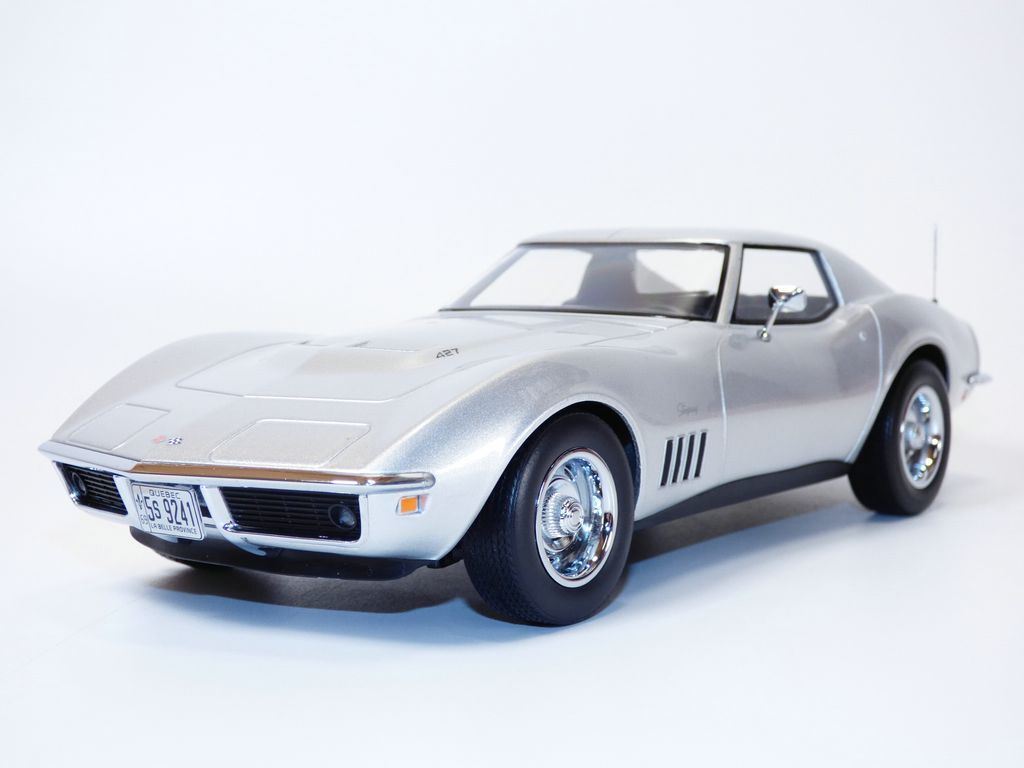 1969 Chevrolet Corvette Coupe Silver in 1:18 scale by Norev